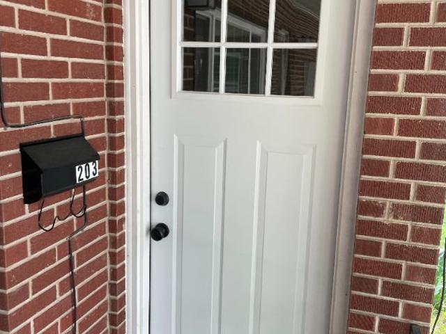 Duplicate of Steps to Main StDowntown! Spacious a