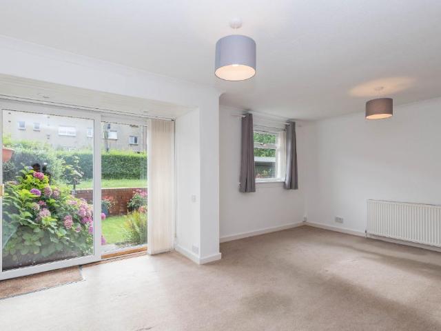 Durar Drive, Clermiston, Edinburgh, EH4 2 bed flat to rent £1,195 pcm £276 pw