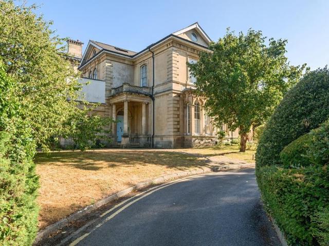 Durdham Park Bristol BS6 1 bed flat to rent £2,000 pcm £462 pw