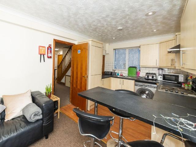 Durham Close, Guildford GU2, 4 bed semi detached house to rent, £2,700 pcm | PrimeLocation