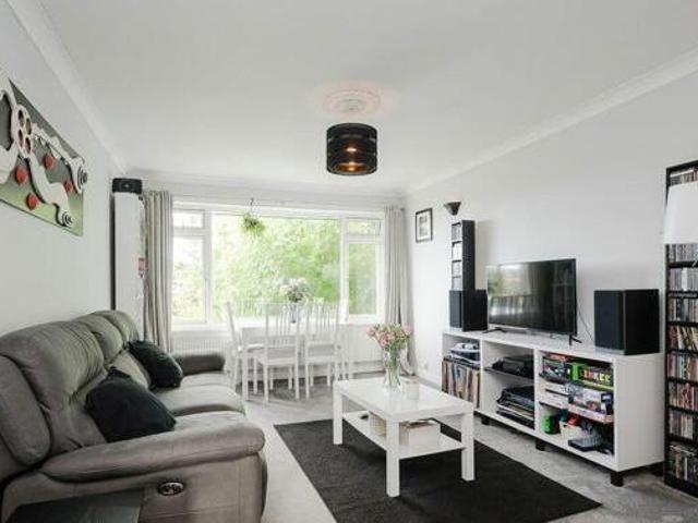 Durham Road, West Wimbledon, 2 Bedroom Flat