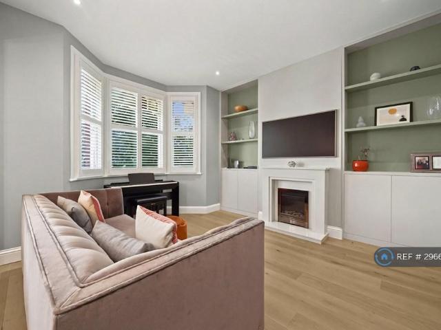 Durham Road, London, SW20 4 bed maisonette to rent £3,750 pcm £865 pw