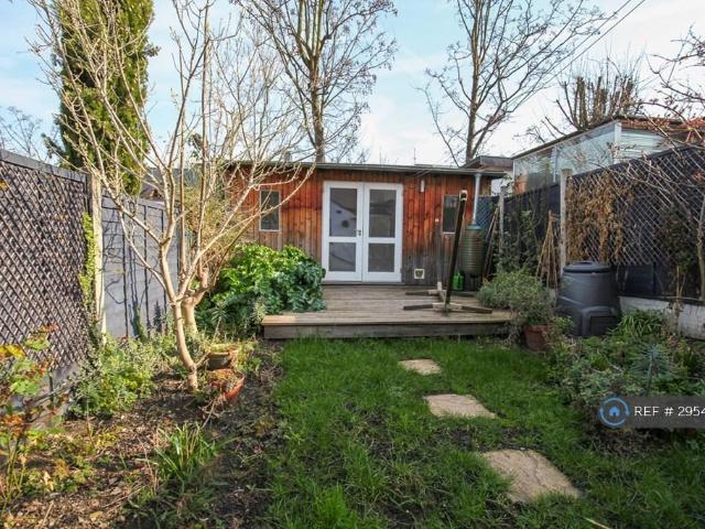 Durham Rise, London, SE18 2 bed terraced house to rent £1,850 pcm £427 pw