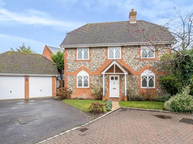 Durning Place, Berkshire, SL5 4 bed detached house to rent £3,500 pcm £808 pw