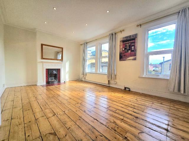 Durnsford Road, Wimbledon SW19, 3 bed flat to rent, £2,895 pcm | PrimeLocation