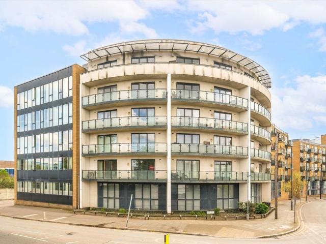 Durnsford Road, London SW19 1 bed flat to rent £1,650 pcm £381 pw