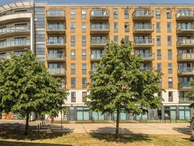 Durnsford Road, London SW19 1 bed flat to rent £1,700 pcm £392 pw