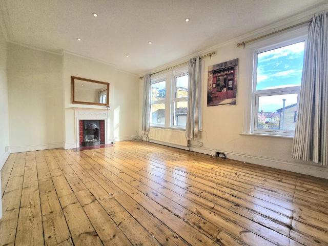 Durnsford Road, London SW19 3 bed maisonette to rent £2,895 pcm £668 pw