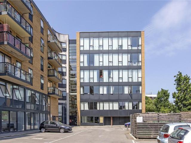 Durnsford Road, London, SW19 Studio to rent £1,550 pcm £358 pw