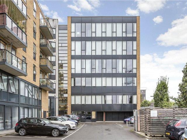 Durnsford Road, London, SW19 Studio to rent £1,575 pcm £363 pw