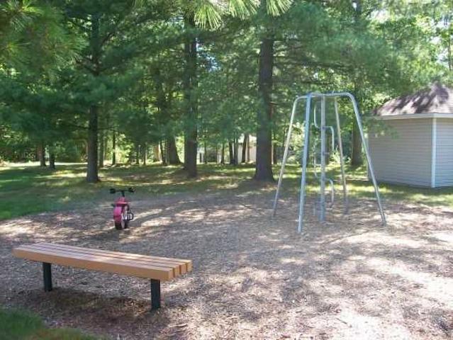 Duvernay Park 2 Bedroom Apartment for Rent at 1036 E Duvernay Park Dr, Idlewild, MI 49642