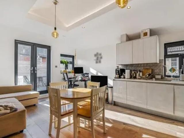 Dynamic Dry Cleaners & Launderette, Upper Richmond Road, London, SW15 5QJ, United Kingdom | 3 bed apartment for rent #140396931 | Rentberry