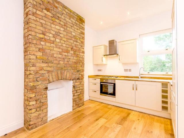 Dyne Road, Kilburn, London, NW6 2 bed flat to rent £2,774 pcm £640 pw