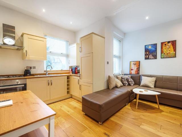 Dyne Road London NW6 2 bed flat to rent £2,500 pcm £577 pw