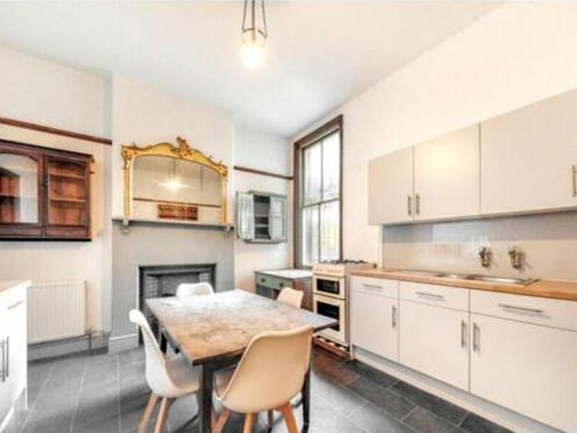 Dynevor Rd, London, 3 Bedroom Apartment