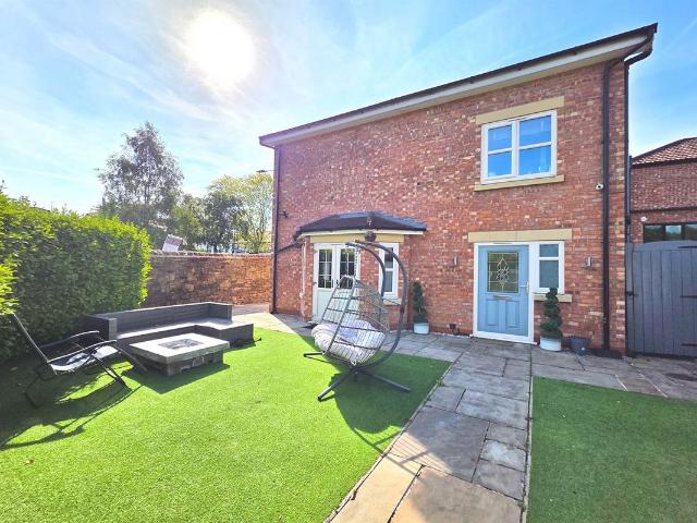 Dye Lane, Romiley SK6, 3 bed detached house to rent, £1,850 pcm | PrimeLocation