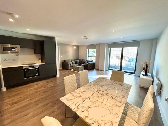 Dyer Street, Salford M5, 4 bed flat to rent, £2,100 pcm | PrimeLocation
