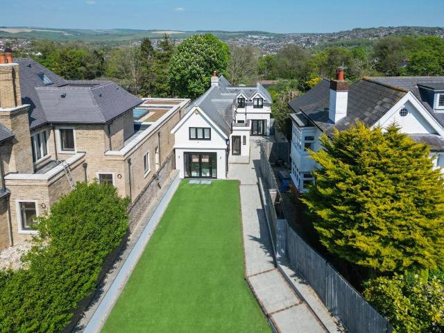Dyke Road Avenue, Brighton, BN1 5 bed detached house to rent £8,000 pcm £1,846 pw