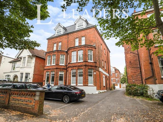 Dyke Road, BN1 2 bed flat to rent £1,600 pcm £369 pw