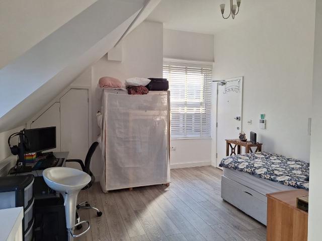 Dyke Road, Brighton BN1, Studio to rent, £950 pcm | PrimeLocation