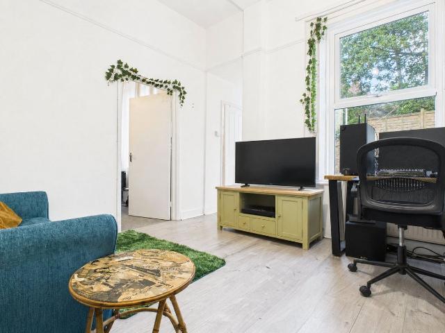 Dyke Road, Brighton BN1, 1 bed flat to rent, £1,200 pcm | PrimeLocation