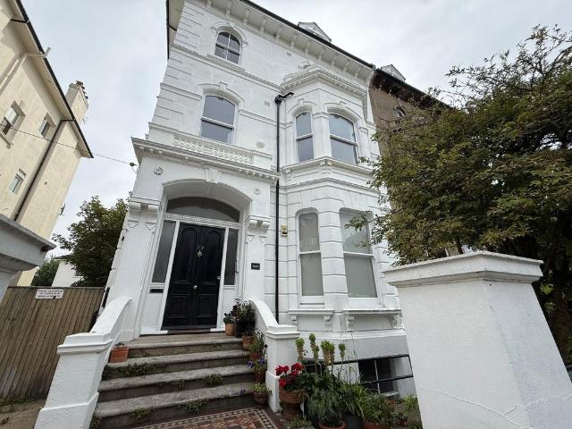 Dyke Road, Brighton BN1 2 bed flat to rent £2,250 pcm £519 pw