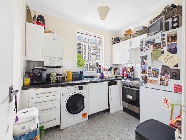 Dyke Road Drive, Brighton 2 bed flat to rent £1,550 pcm £358 pw