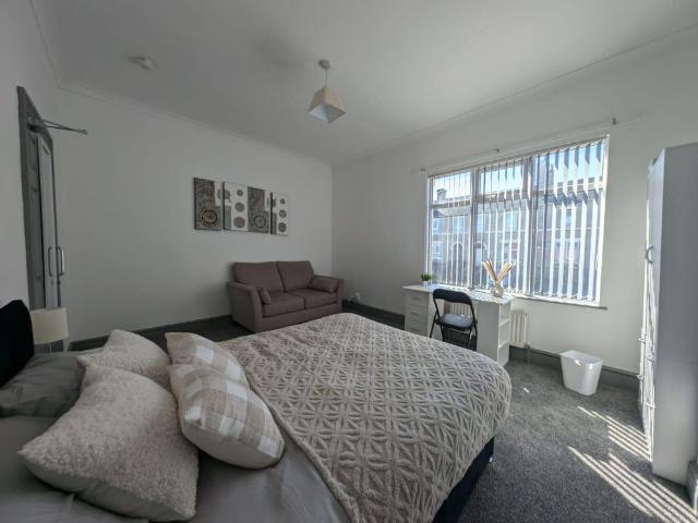 Dyke Street Room 3
