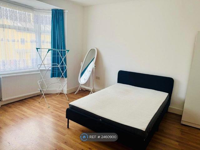 Dysons Road, London N18, Room to rent, £900 pcm | PrimeLocation