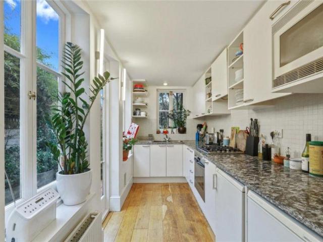 E3 3 bed apartment to rent £3,683 pcm £850 pw