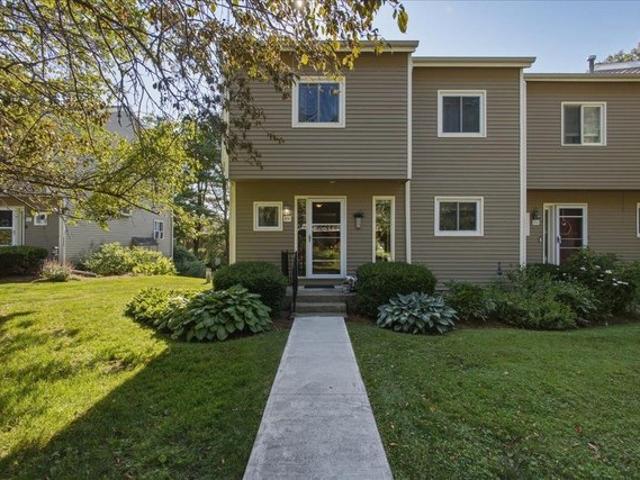 E11 Stonehedge Dr, South Burlington, VT 05403