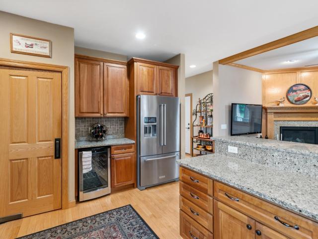 E12239 Timber Rdg Trl, Prairie du Sac, WI 53578 | MLS #2000
