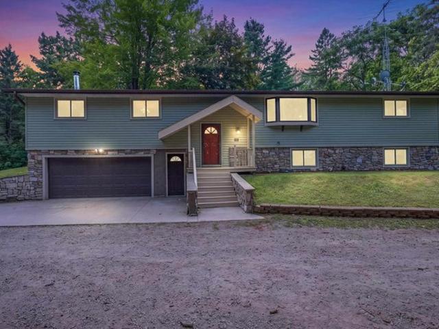 E1317 Larson Rd, Waupaca, WI 54981