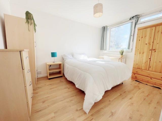E1, Room to rent, £1,100 pcm | PrimeLocation