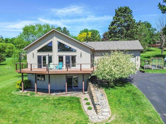 E2392 Black Forest Dr, La Valle, WI 53941