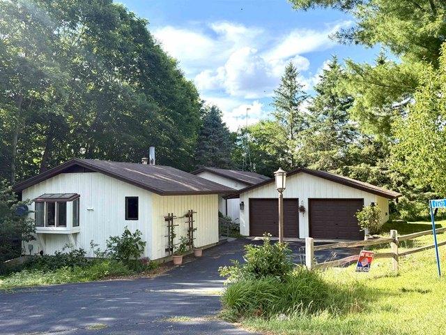 E2672 Remington Dr, La Valle, WI 53941