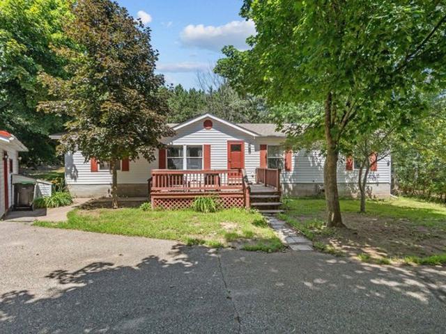 E2614 Marion Ln, Waupaca, WI 54981