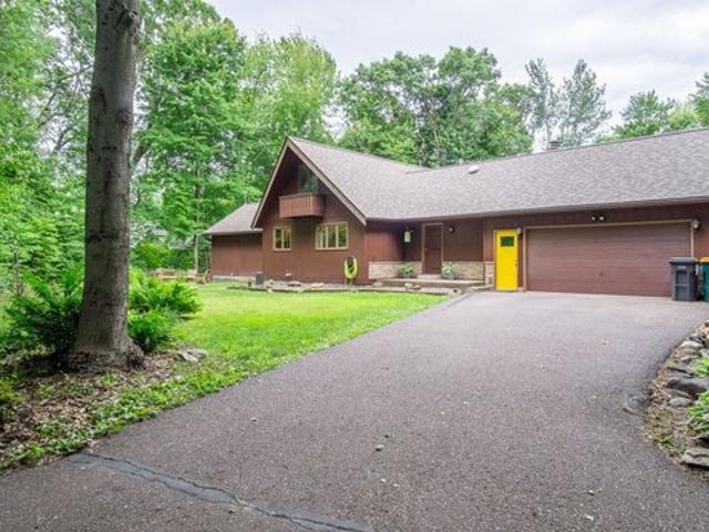 E4495 Woodland Dr, Eau Claire, WI 54701