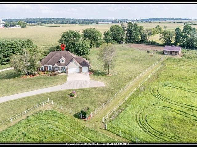E8403 Church Rd, New London, WI 54961