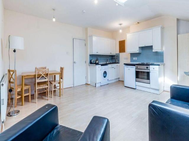E8 2 bed flat to rent £2,097 pcm £484 pw