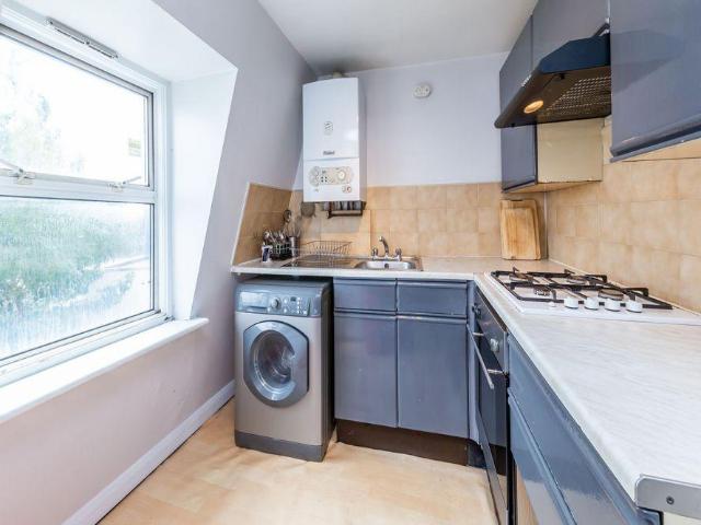 E8 2 bed flat to rent £2,149 pcm £496 pw