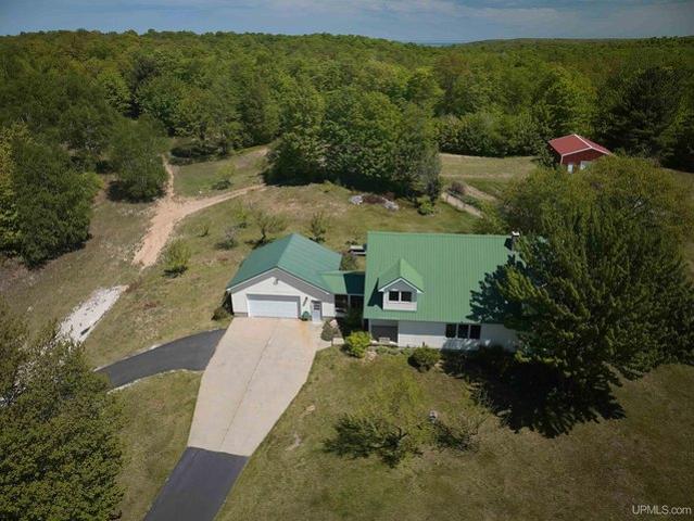 E9328 Lehnen Rd, Munising, MI 49862