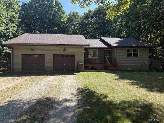 E9845 Kinston Dr, Munising, MI 49862