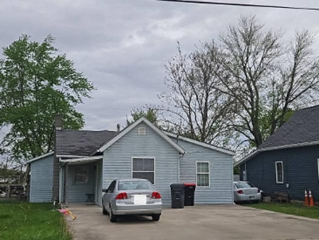E Muncie Street