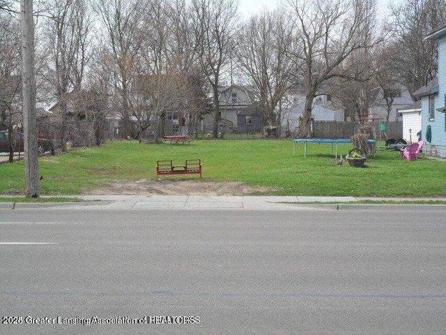 E M 43 Street, Lansing, MI 48906
