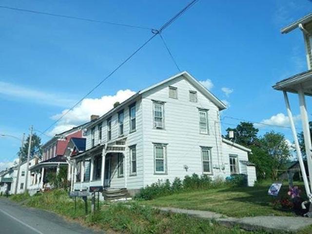 E Main St