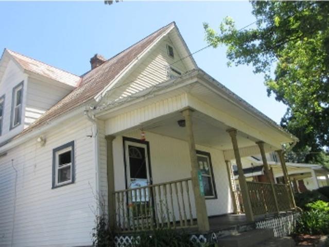 E Main St