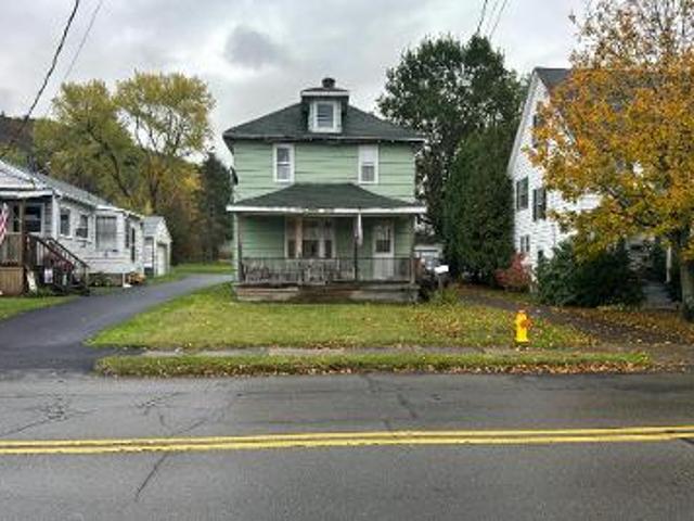 E Main St