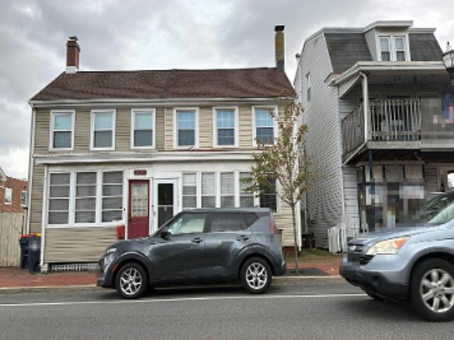 E Main St