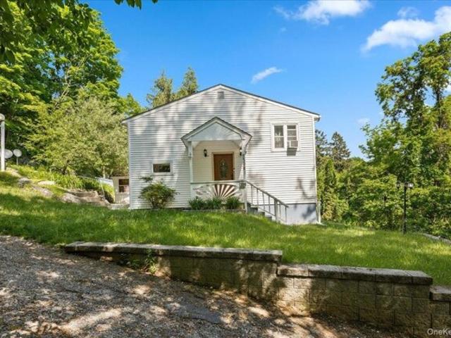 E Main St, Jefferson Valley, Home For Sale